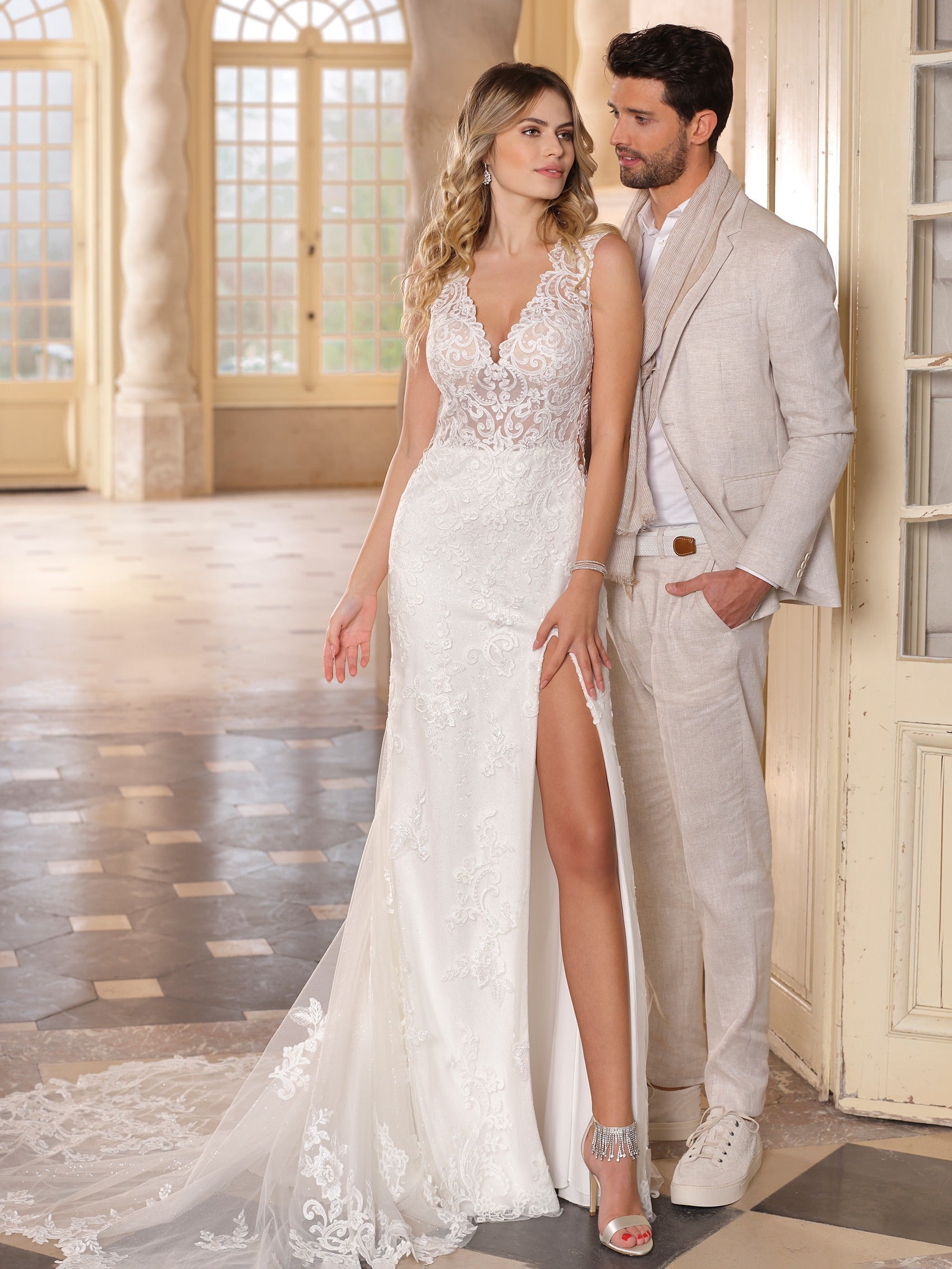FRITHA | Fit & flare wedding dress with V-neck | Ladybird